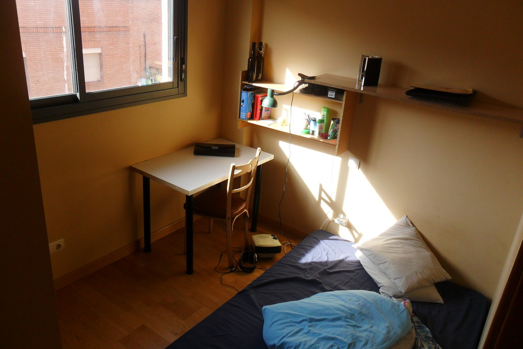 very sunny 12m2 furnished room. | Room for rent Madrid
