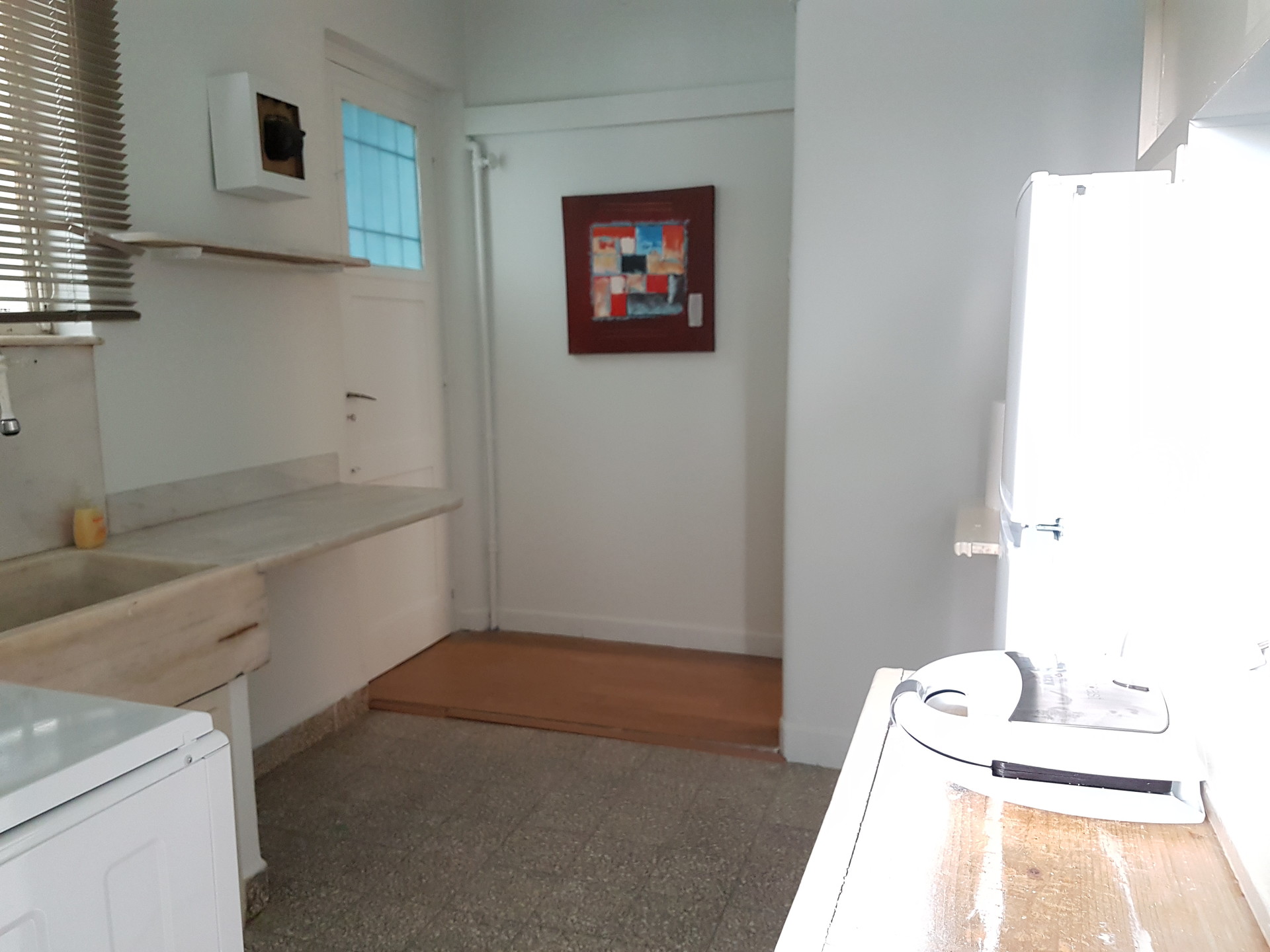 Red Room 4: 14m2 room, in a very central 140m2 apartment, 1min AUEB ...