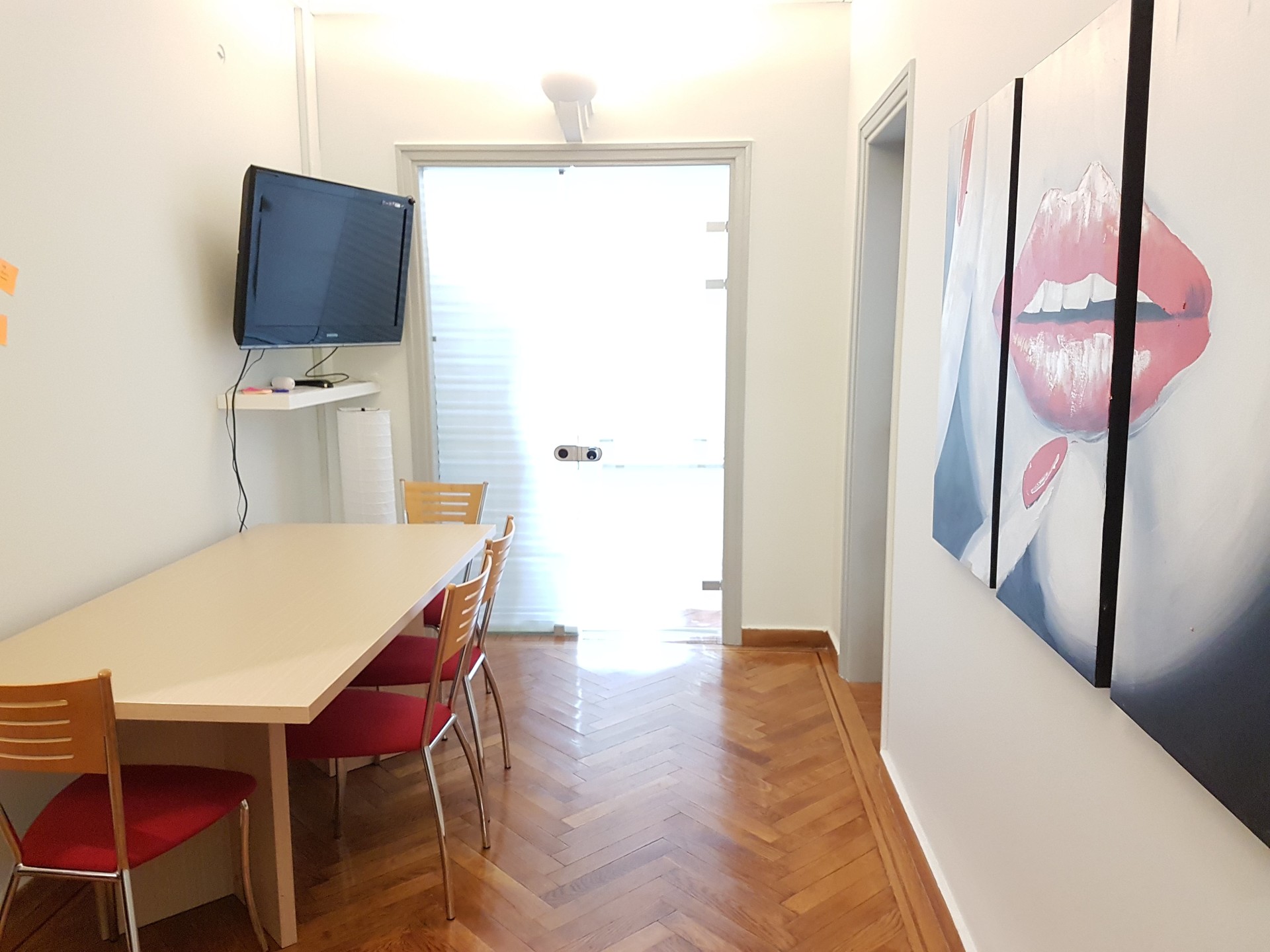 Red Room 4: 14m2 room, in a very central 140m2 apartment, 1min AUEB ...