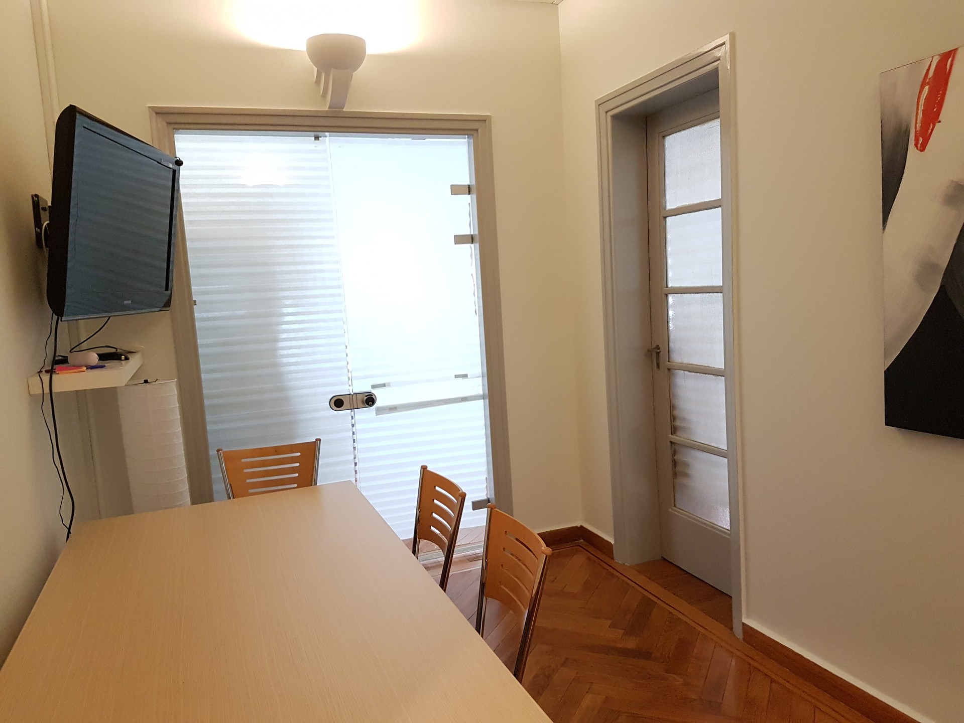 Red Room 4: 14m2 room, in a very central 140m2 apartment, 1min AUEB ...