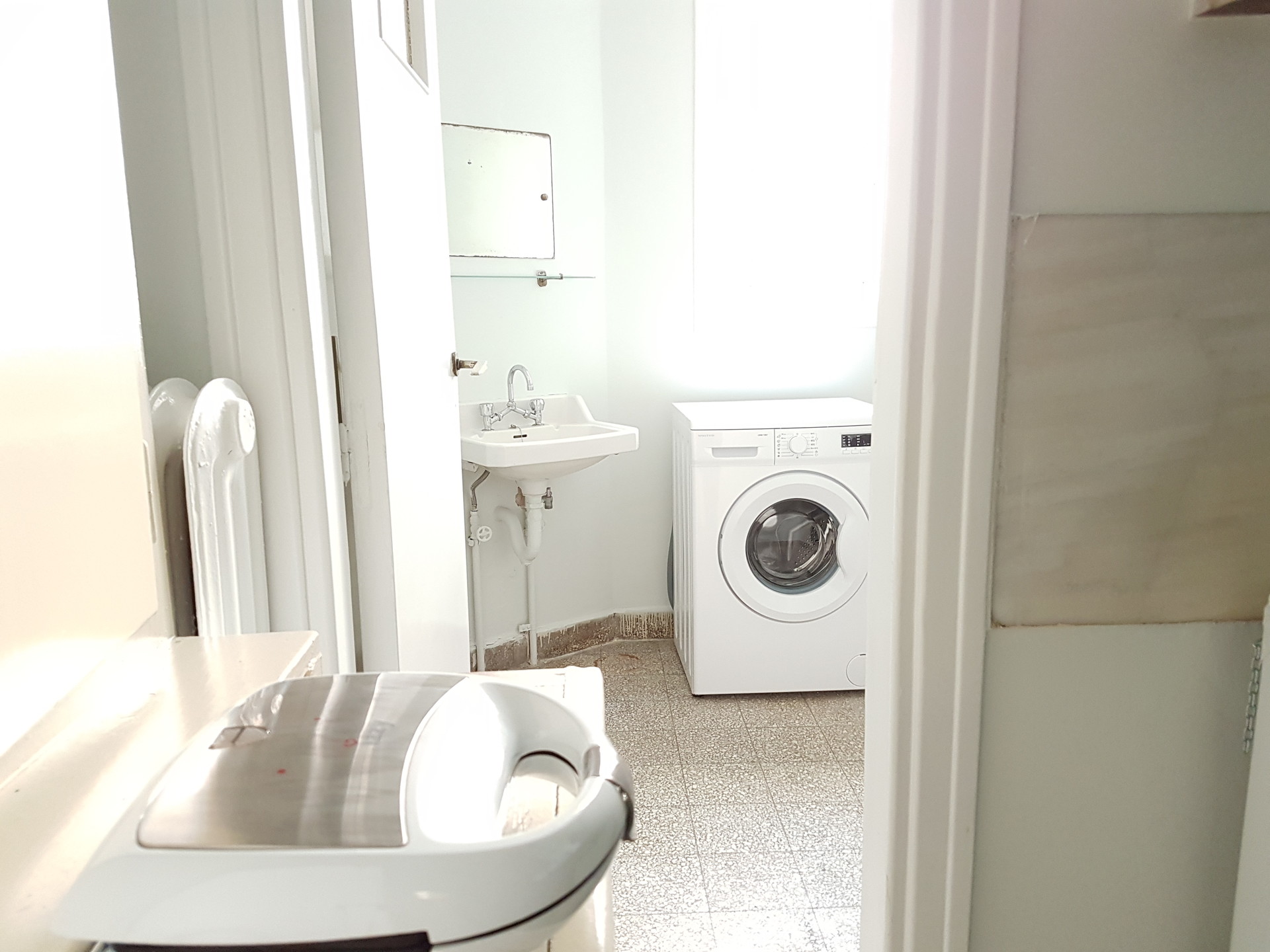 Red Room 4: 14m2 room, in a very central 140m2 apartment, 1min AUEB ...